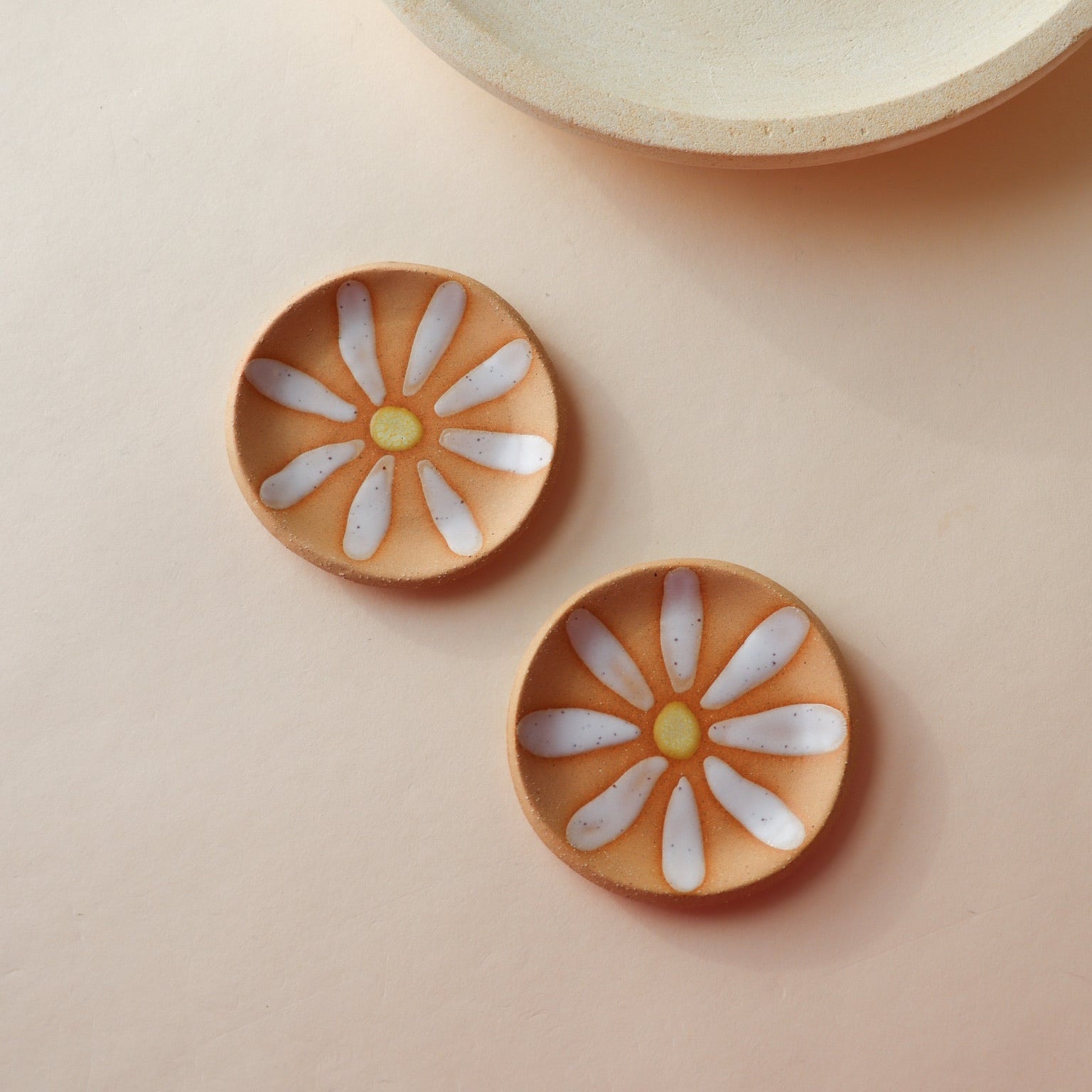 Daisy Dish by Curious Clay – Token Jewelry